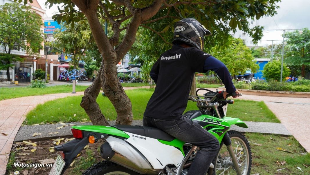 Khám phá Kawasaki KLX230S dành cho dân mê đi tour offroad - Motosaigon