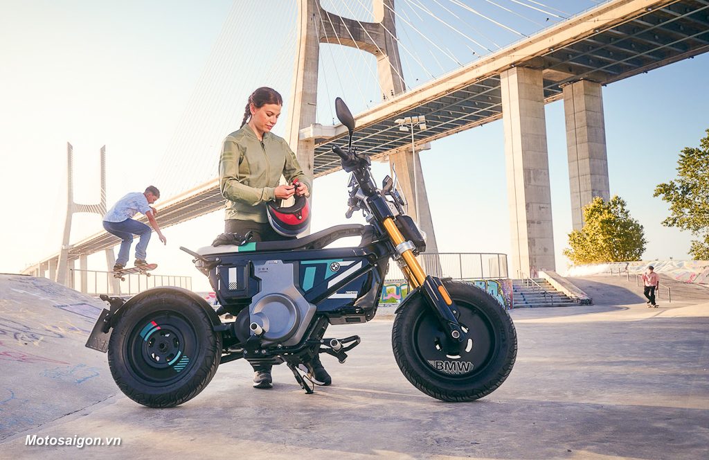 Xe điện BMW CE02 2024 bất ngờ ra mắt kèm giá bán - Motosaigon