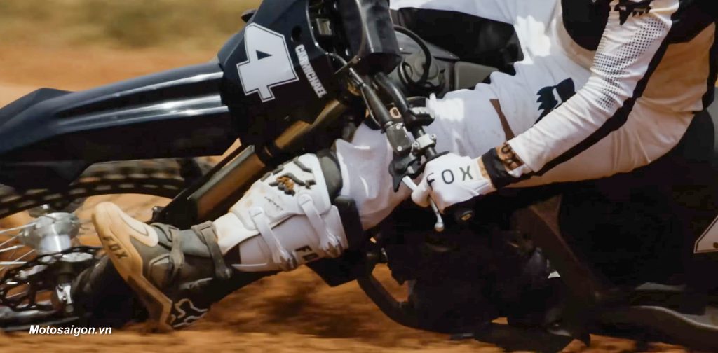 Cào cào Triumph 250F Motocross lộ diện thực tế bay nhảy nhẹ nhàng ...