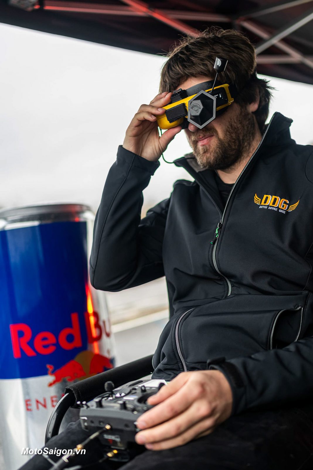 Redbull ra mắt FPV Drone quay phim bay nhanh hơn xe đua F1 - Motosaigon