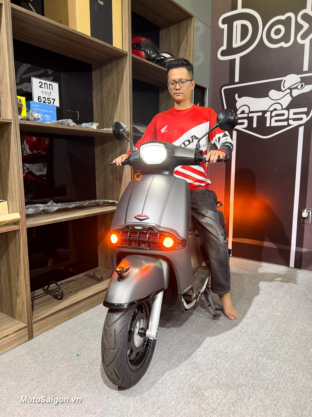 Victoria Nicky 300i ABS trên yên xe tay ga pkl giá bán hấp dẫn - Motosaigon