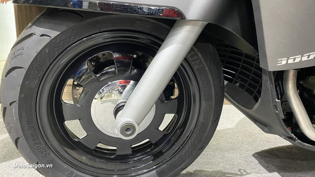 Victoria Nicky 300i ABS trên yên xe tay ga pkl giá bán hấp dẫn - Motosaigon