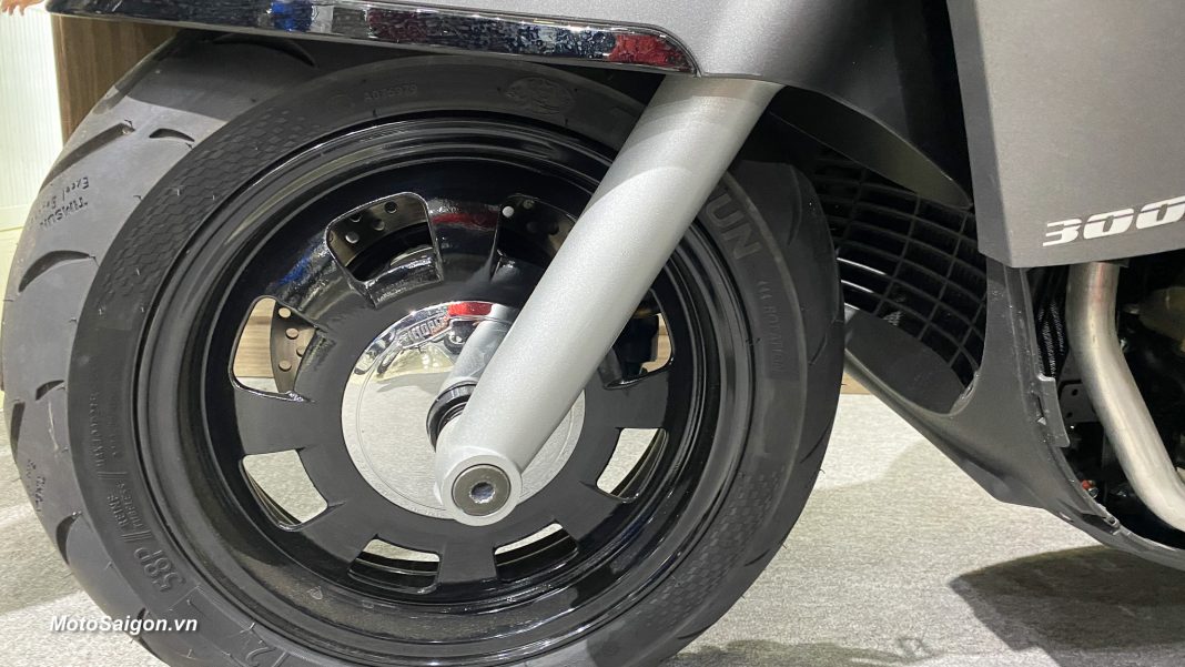 Victoria Nicky 300i ABS trên yên xe tay ga pkl giá bán hấp dẫn - Motosaigon