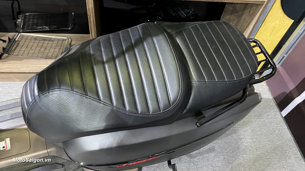 Victoria Nicky 300i ABS trên yên xe tay ga pkl giá bán hấp dẫn - Motosaigon