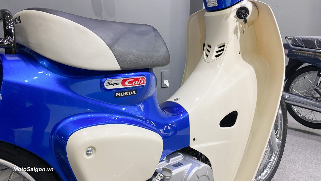 Super Cub 50 nhập Nhật bất ngờ về thêm 02 màu mới kèm giá xe - Motosaigon