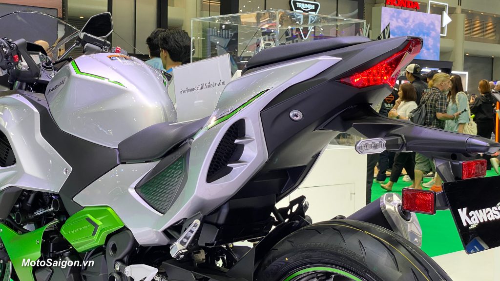 Choáng ngợp cực phẩm Ninja 7 Hybrid đã có giá bán của Kawasaki - Motosaigon