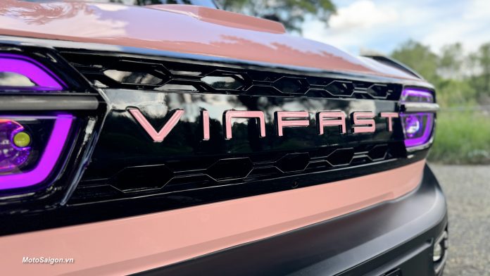 Vinfast VF3 độ “Bé Hường” Hello Kitty nhiều đồ chơi phụ kiện đáng giá ...