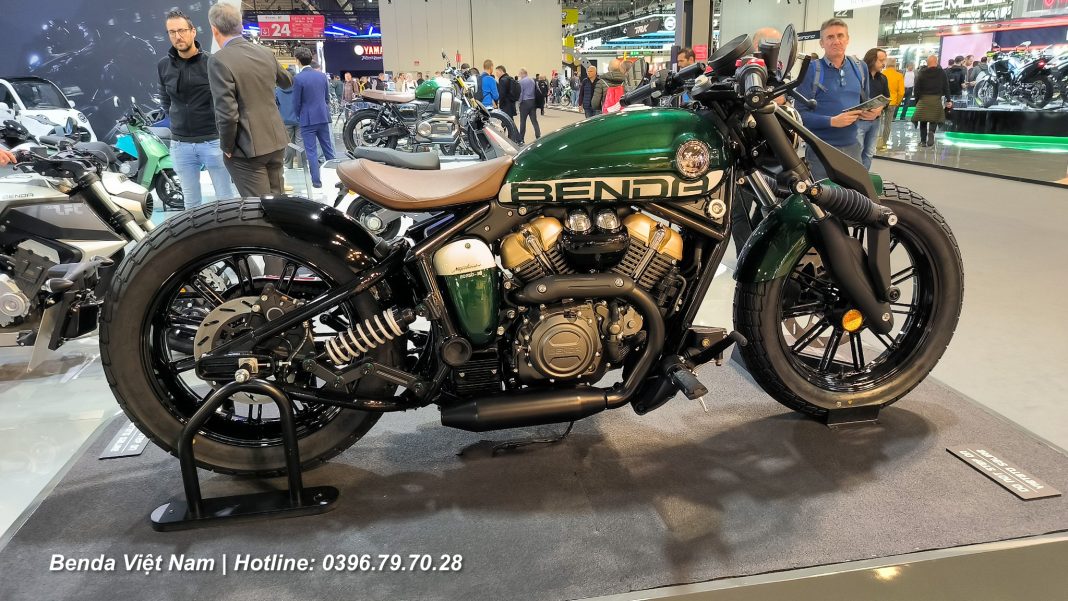 Trên yên thực tế Benda Napoleon 250 Bobber tại EICMA 2024 nước Ý ...