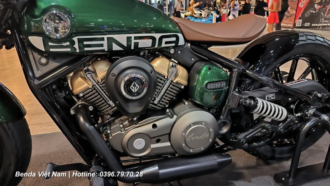 Trên yên thực tế Benda Napoleon 250 Bobber tại EICMA 2024 nước Ý ...