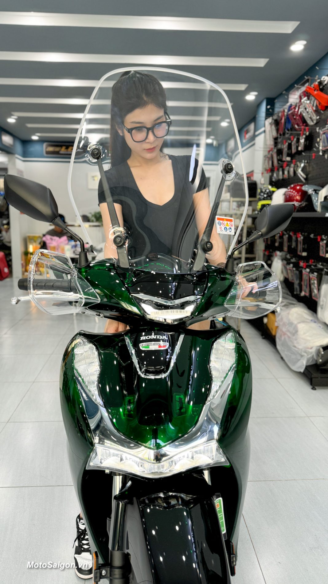 Bộ phụ kiện gần 30 triệu tặng kèm SH Vetro có thật sự hữu ích? - Motosaigon