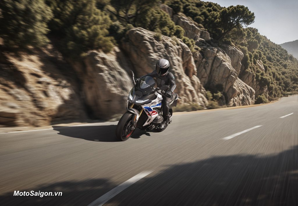 BMW R1300 RS cùng R1300 RT 2025 hoàn toàn mới đã có giá bán - Motosaigon