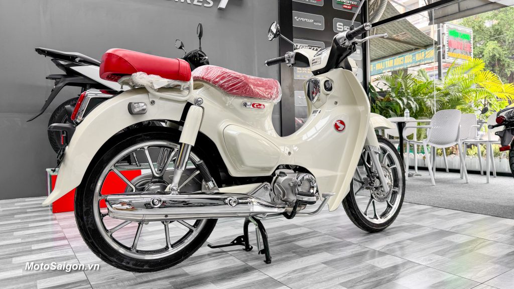 Honda Super Cub C125 Custom màu trắng yên đỏ đặc biệt đã về Việt Nam ...