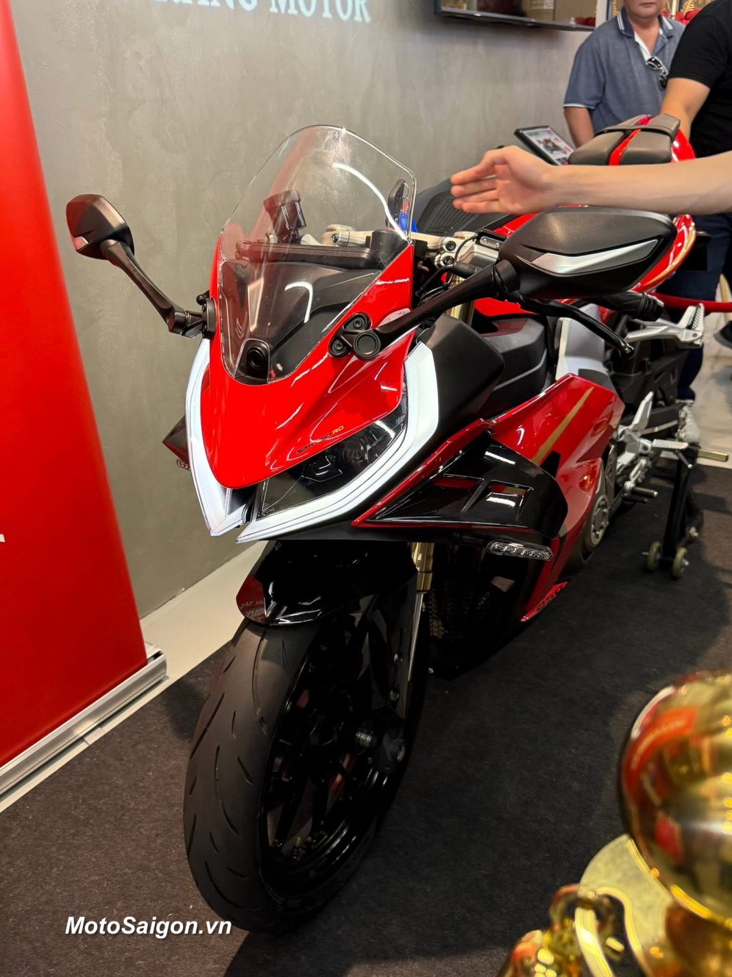 QJMotor SRK250 RD độc đáo sportbike 250cc 4 xylanh thẳng hàng - Motosaigon