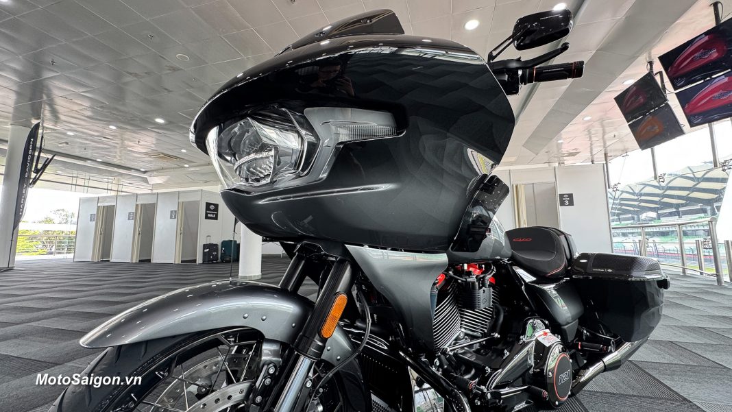Harley-Davidson CVO Road Glide 2025 màu đen Raven Fade đã có giá bán ...
