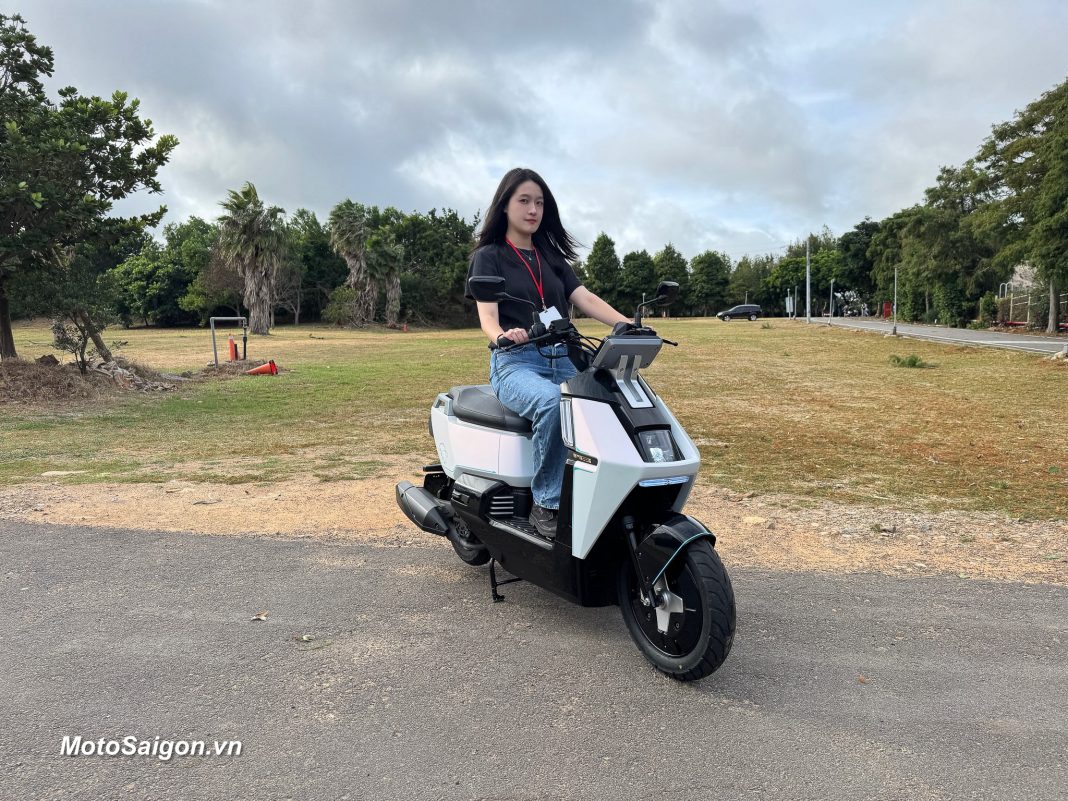 SYM PE3 xe hybrid đổ đầy 3L xăng đi được 323km - Motosaigon