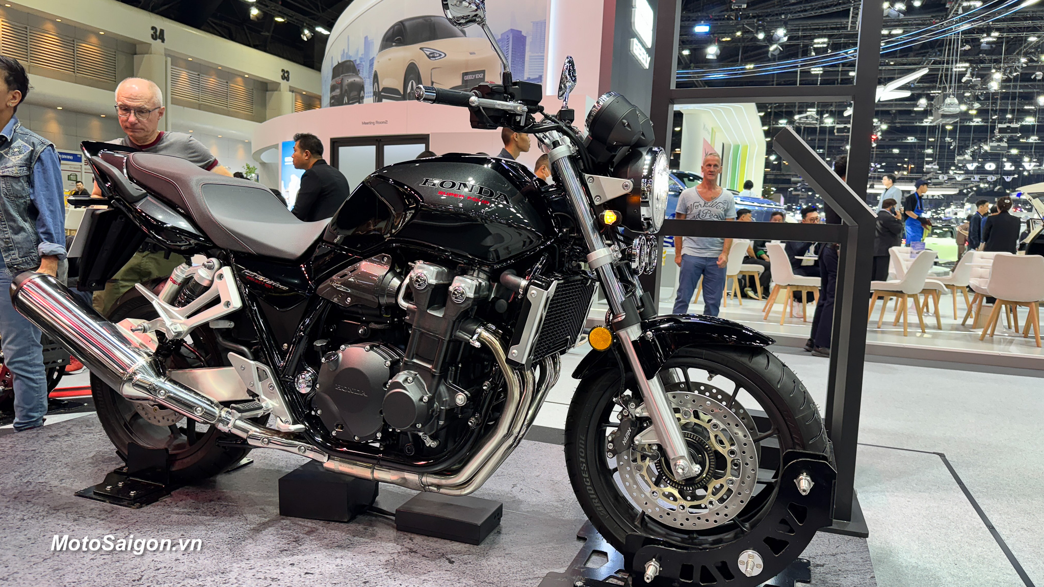 Honda CB1300 Final Edition phiên bản cuối cùng ra mắt tại Thái Lan kèm ...